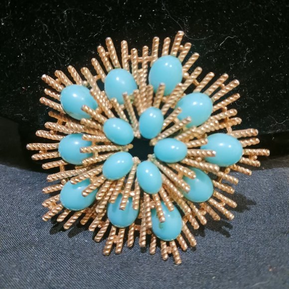 Avon | Jewelry | Vintage Avon Brooch | Poshmark